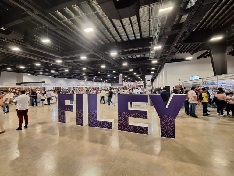 Lectura de fanfics: Jay Sandoval en la FILEY 2025 - El Altavoz